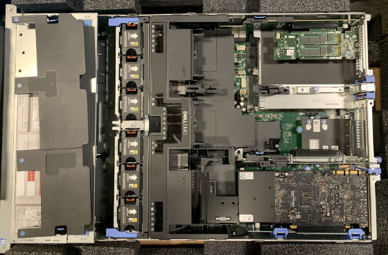 VMA-AIA-CGx-xx GPU does not have the necessary power cables connected